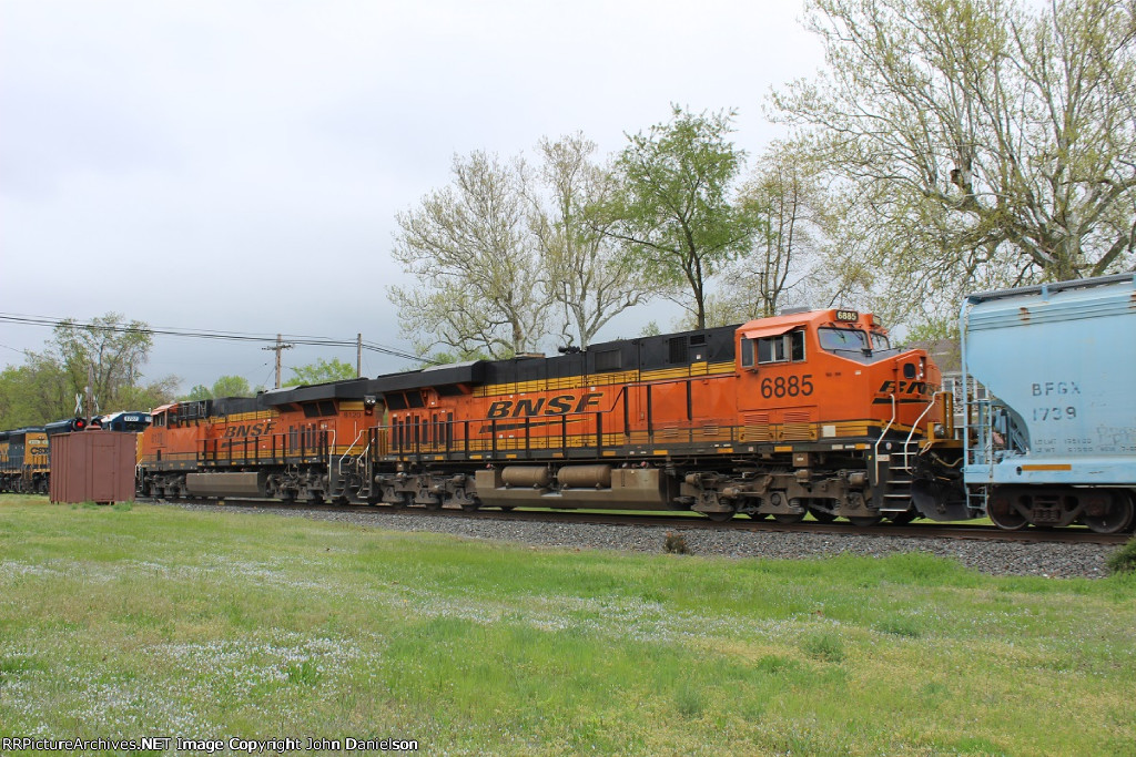 BNSF 6885